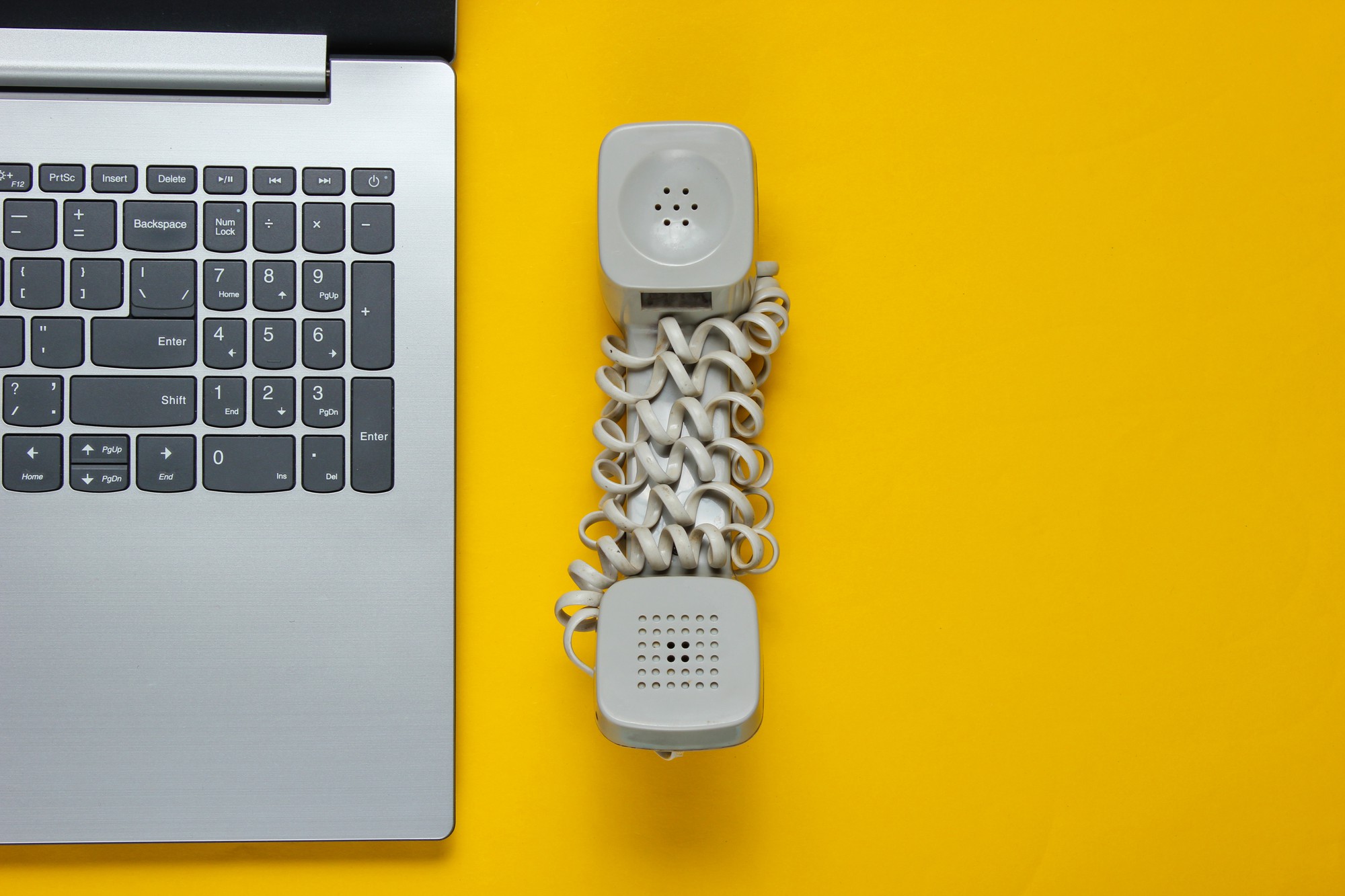 آشنایی با انواع خطوط تماس: معرفی خطوط تلفنی ثابت و اینترنتی - هایفون